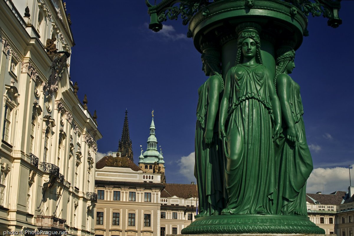 Hradschiner Platz | Avantgarde Prague