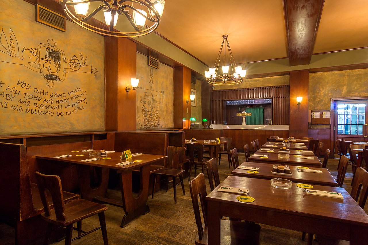 Silvesterfeier in der traditionellen Kneipe U Kalicha | Avantgarde Prague