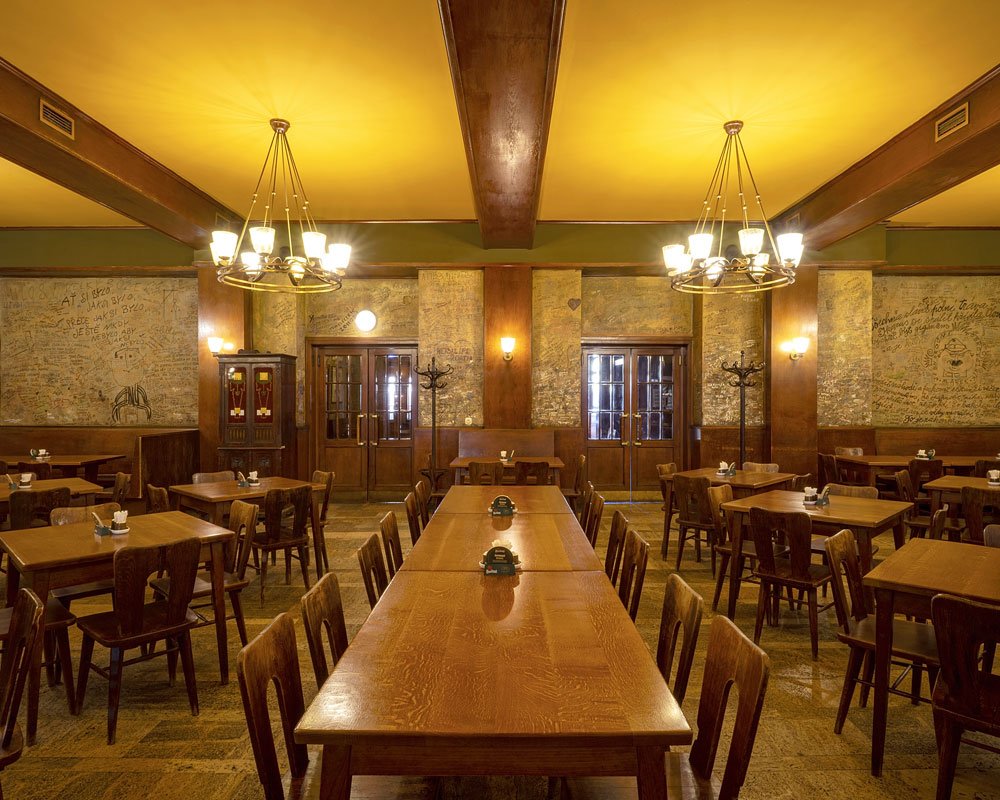 Silvesterfeier in der traditionellen Kneipe U Kalicha | Avantgarde Prague