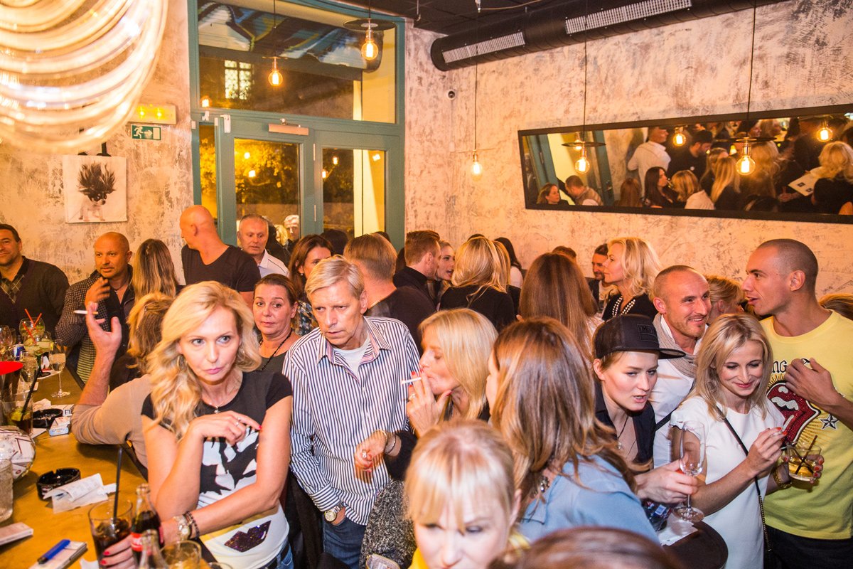 Vinyl Bar | Avantgarde Prague